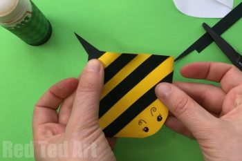 Bee Corner Bookmark Paper Crafts for Kids - Red Ted Art - Kids Crafts